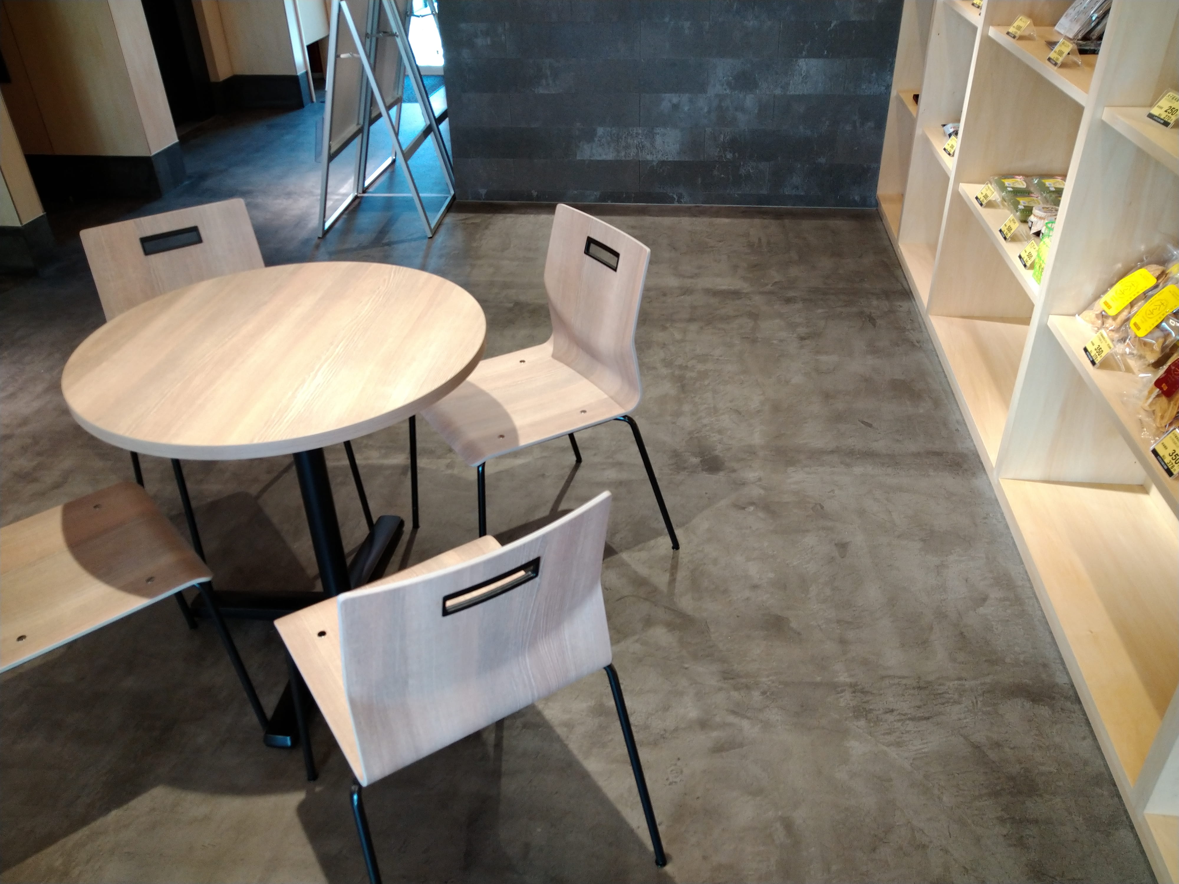 コンクリートステイン塗料 LucentColor-ルーセントカラー- | 建築仕上材のヤブ原産業株式会社