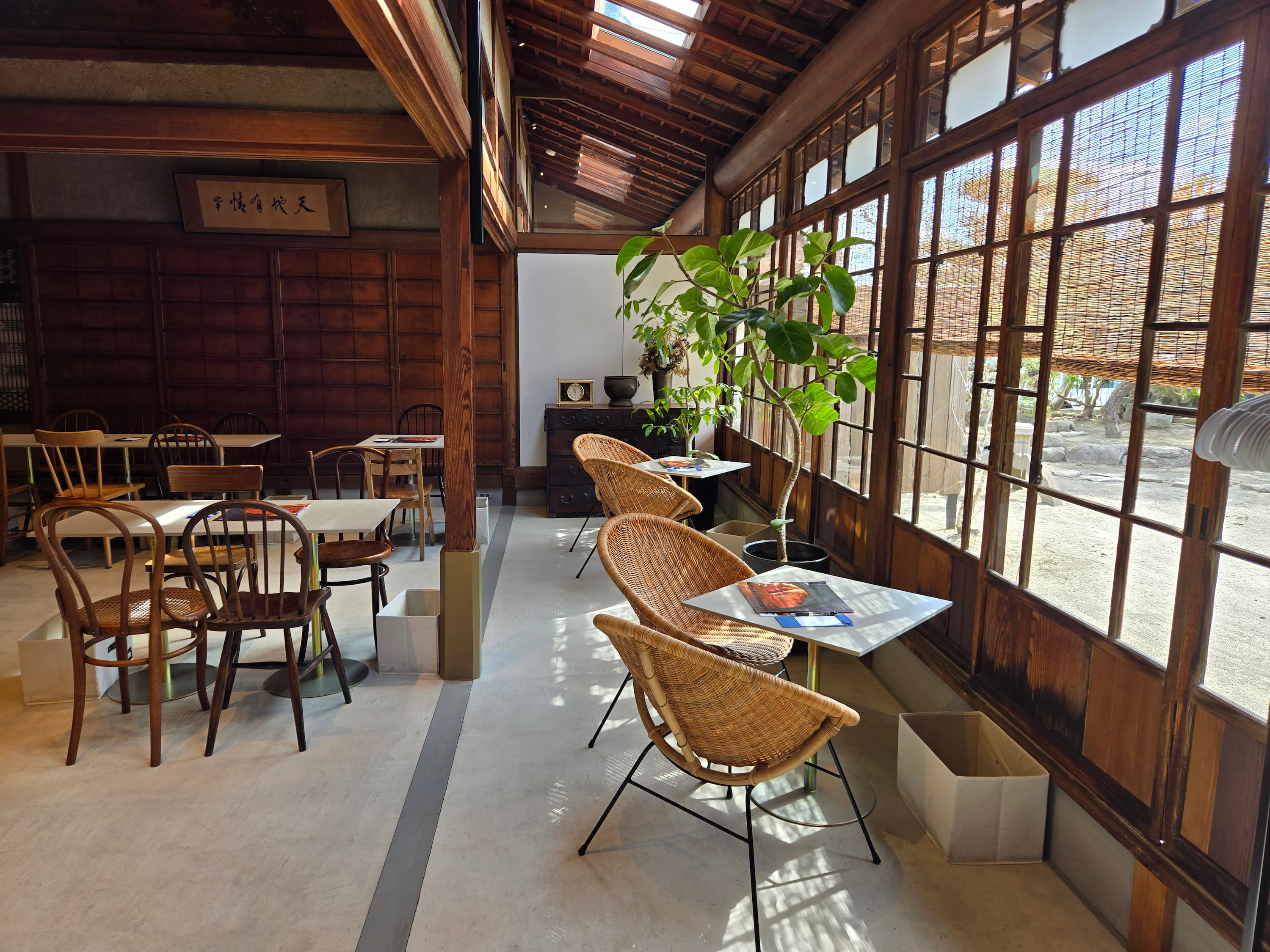 コンクリートステイン塗料 LucentColor-ルーセントカラー- | 建築仕上材のヤブ原産業株式会社